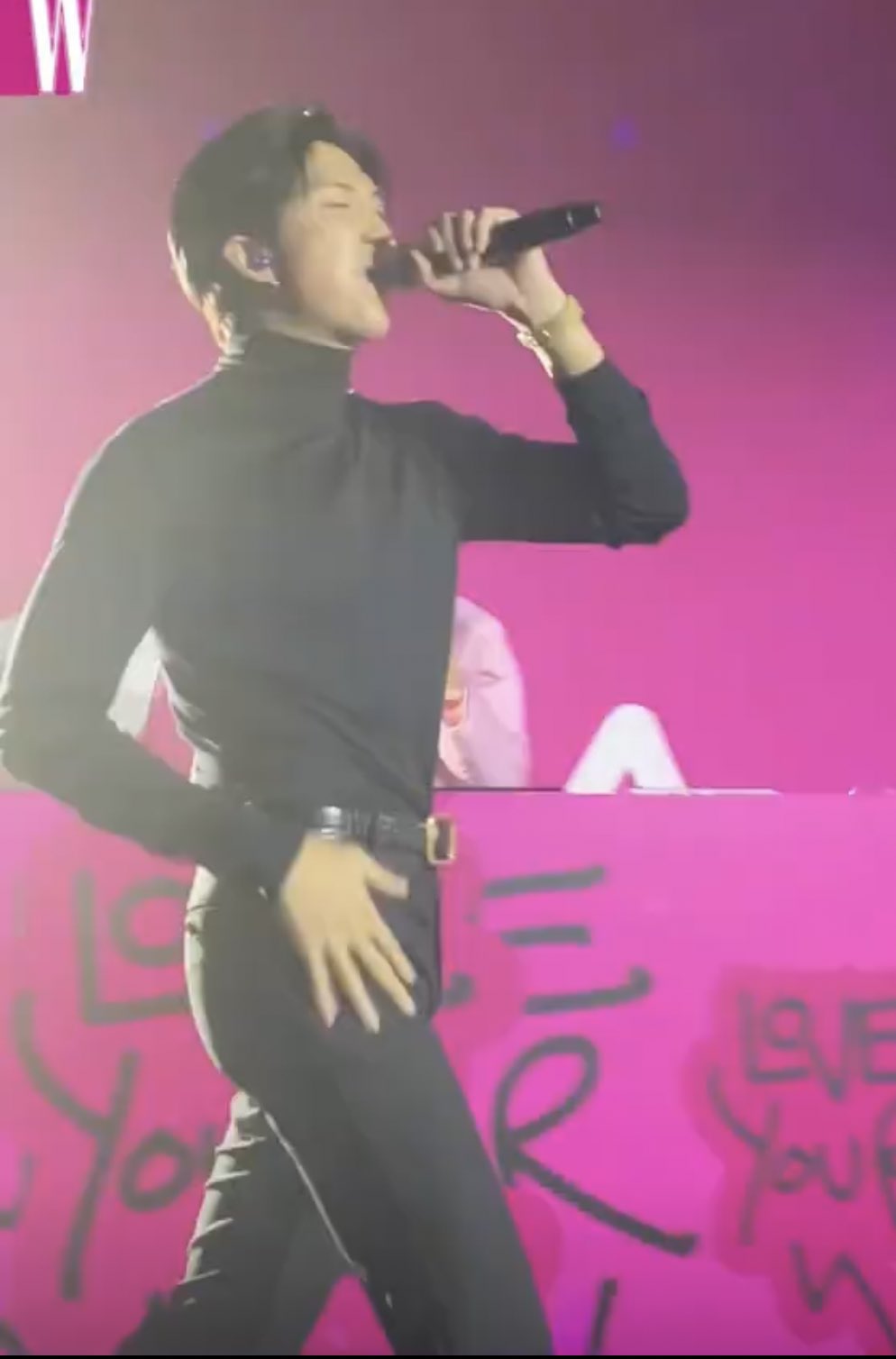 andrea ♡s bts⁷ (slow) on Twitter: "221028 j-hope Instagram Story (1~3) https://t.co/EbWeLoRCBX # ...