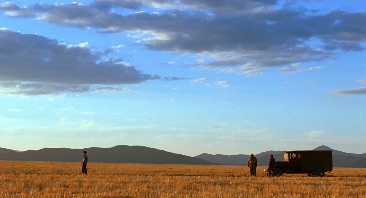 THE DEVIL'S BACKBONE (2001) Cinematography by Guillermo Navarro ...
