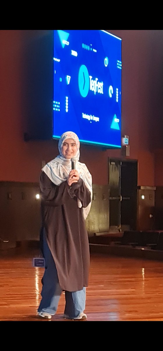 بطاطس مهروسة👩🏻‍💻 On Twitter بين الصورتين اقل من سنة، عرفت فيهم سارة