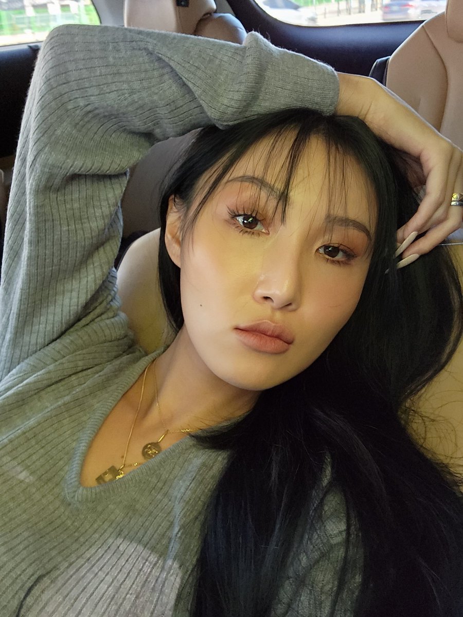 HWASA GLOBAL on Twitter: "📸 | Hwasa posted 36 selfies on "To. 화사" on fancafe. 🔗 https://m.cafe ...