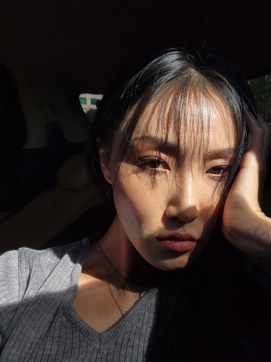 HWASA GLOBAL on Twitter: "📸 | Hwasa posted 36 selfies on "To. 화사" on fancafe. 🔗 https://m.cafe ...