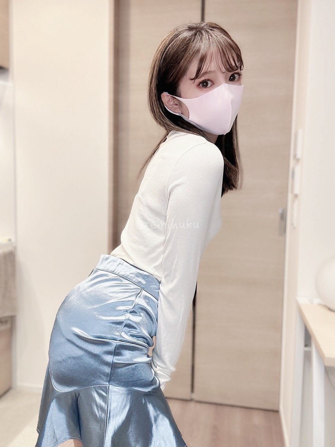 SA10 on Twitter: "れみさん ツルツルツヤツヤスカート https://t.co/qM66N5vzwi" / Twitter