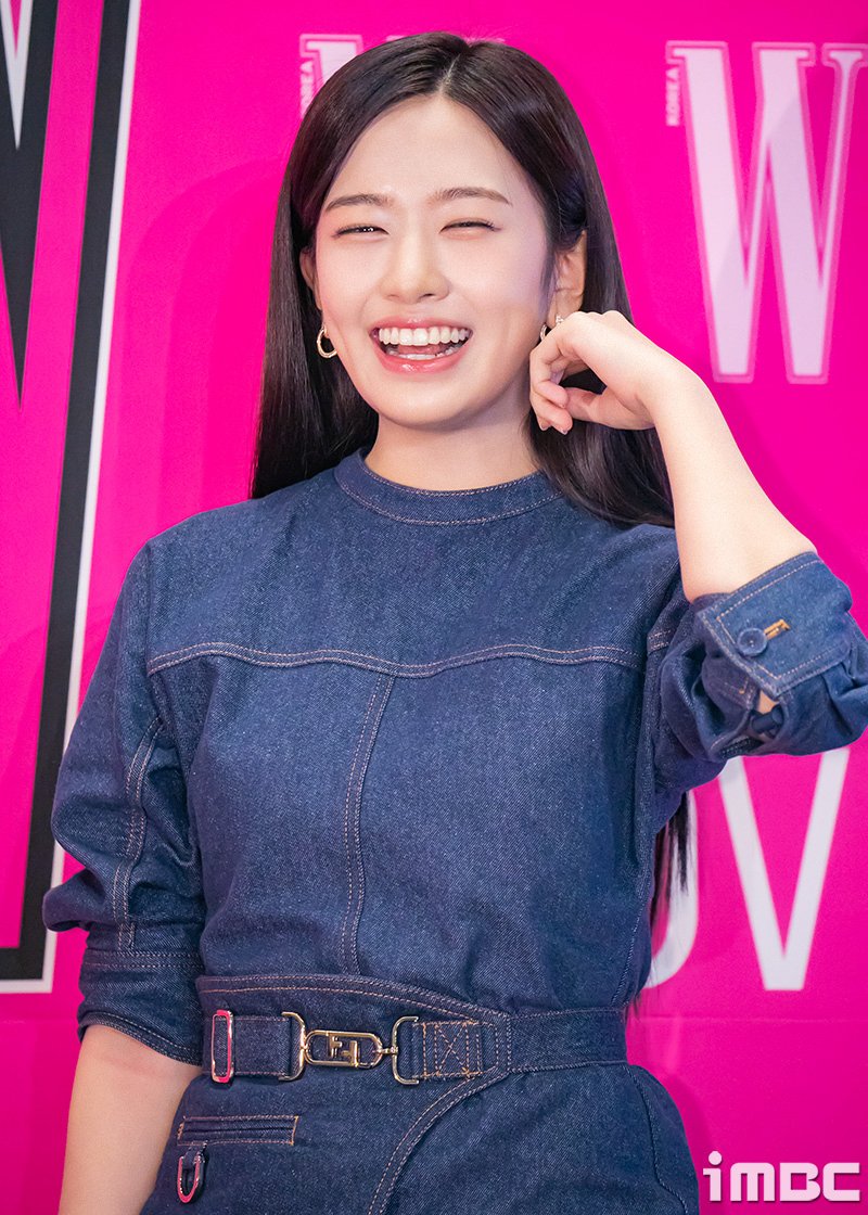 Ban Yujin Pose Trending on Twitter: "https://t.co/VT8t0lPzd9" / Twitter