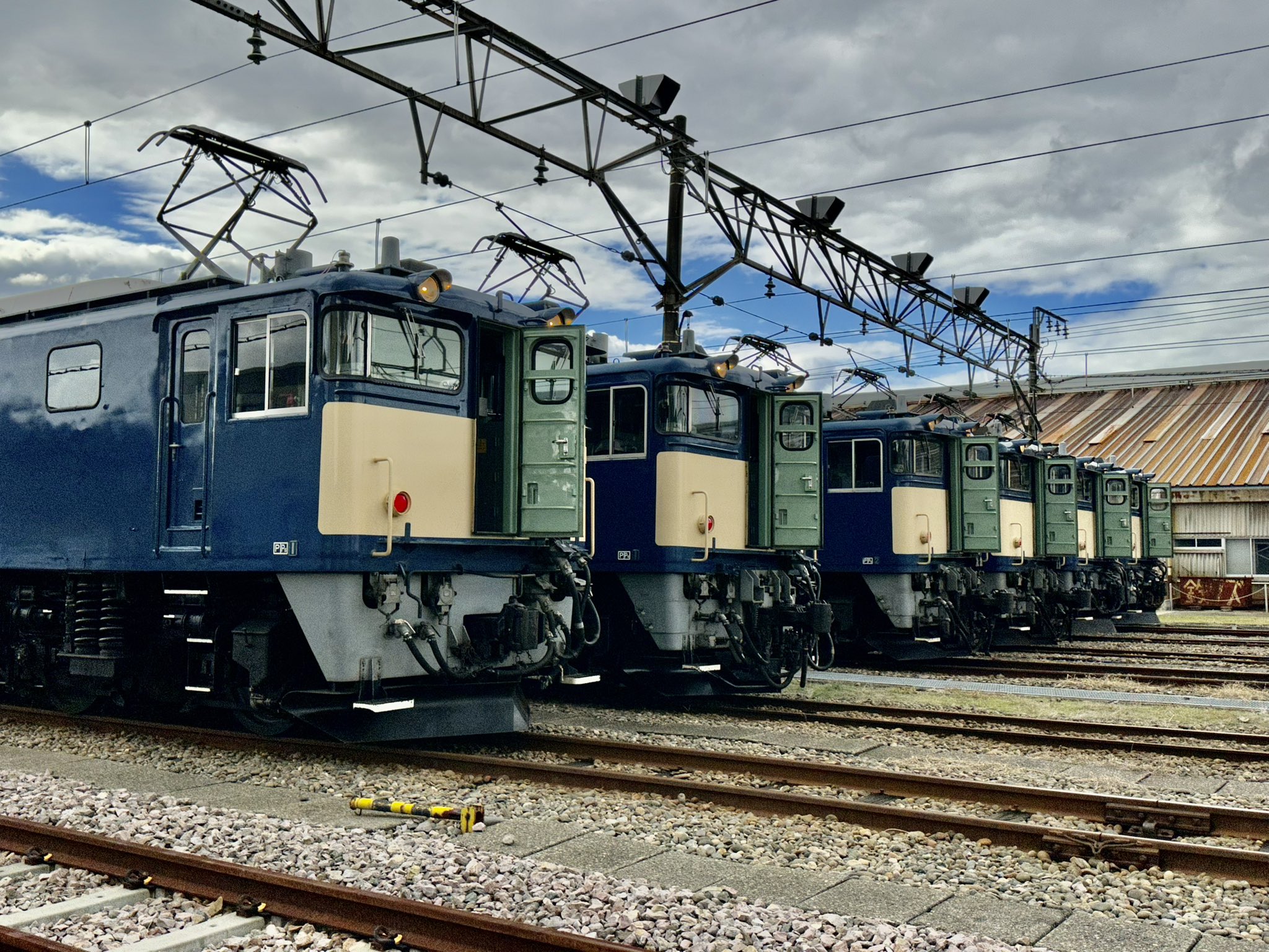 パーシー on Twitter: "ロクヨンセン、6機全て貫通扉全開放なんて聞いて無いよ⁇ #EF64形電気機関車コンプリート撮影会 https://t.co/mSyGgxhbSo ...