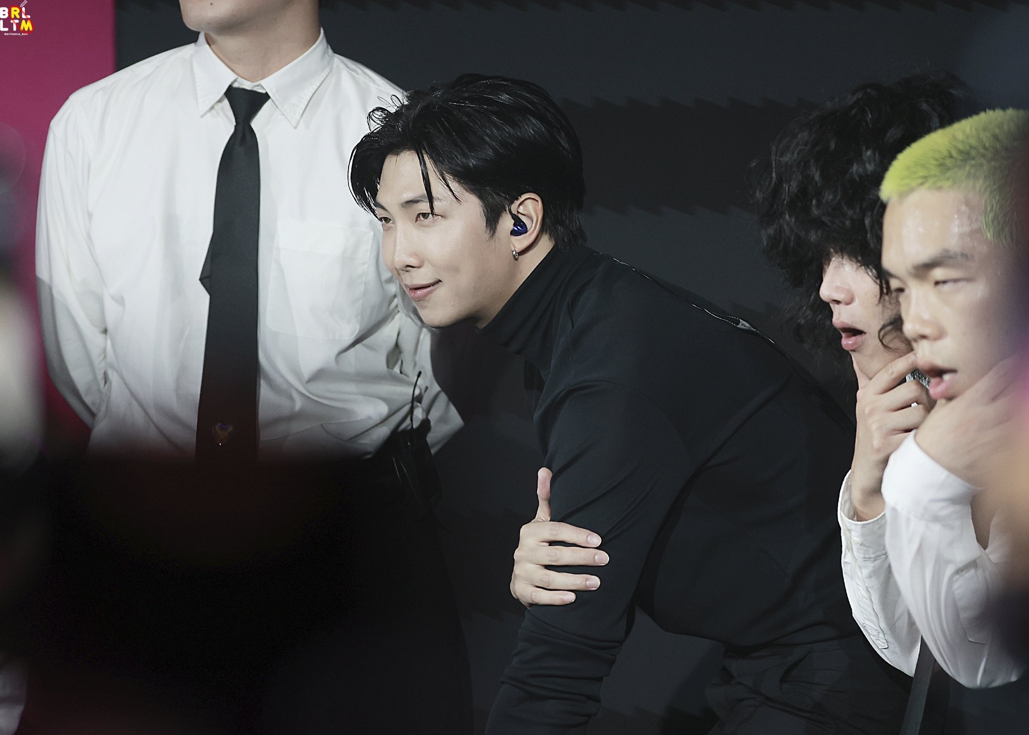브릴란테몬 on Twitter: "221028 W korea #방탄소년단 #BTS #알엠 #RM #김남준 @BTS_twt 🥰 https://t.co/r0Gbq5H9kW ...