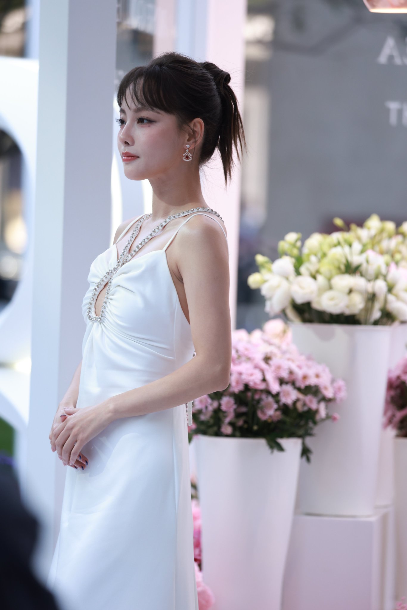 星图大海 on Twitter: "活动现场区2：670 张嘉倪宝格丽白衣造型活动现场 190p，最新买断图流出，隐隐能看到嘉倪的胸型~自购链接：https://t.co/XqzBt0dcbG ...