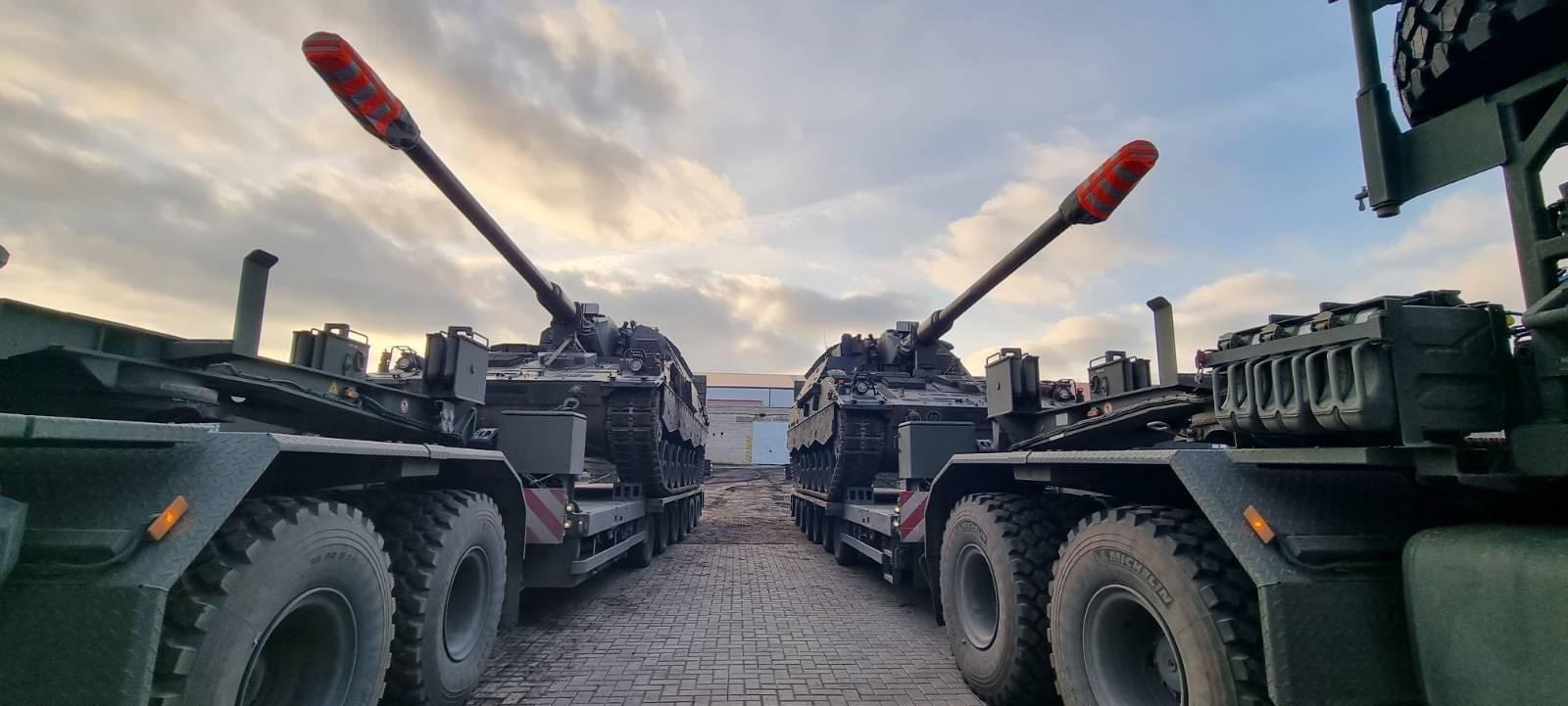 Euromaidan Press on Twitter: "Lithuania to repair 12 PzH2000 howitzers for Ukraine - 🇱🇹Defense ...