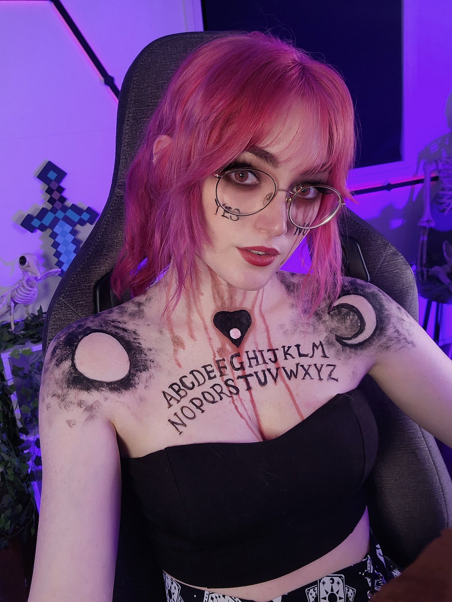 DeadlyKitten on Twitter: "Go on, ask me a question.. 🔪🕯 https://t.co/DYrPfffSEJ" / Twitter