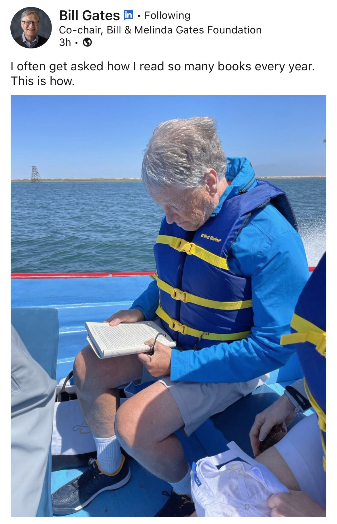Bear Liu 🗣 on Twitter: "有人问比尔盖茨你怎么能一年读那么多书啊？ 他发了一张照片：这样。 https://t.co/rY9TOW2gTG" / Twitter