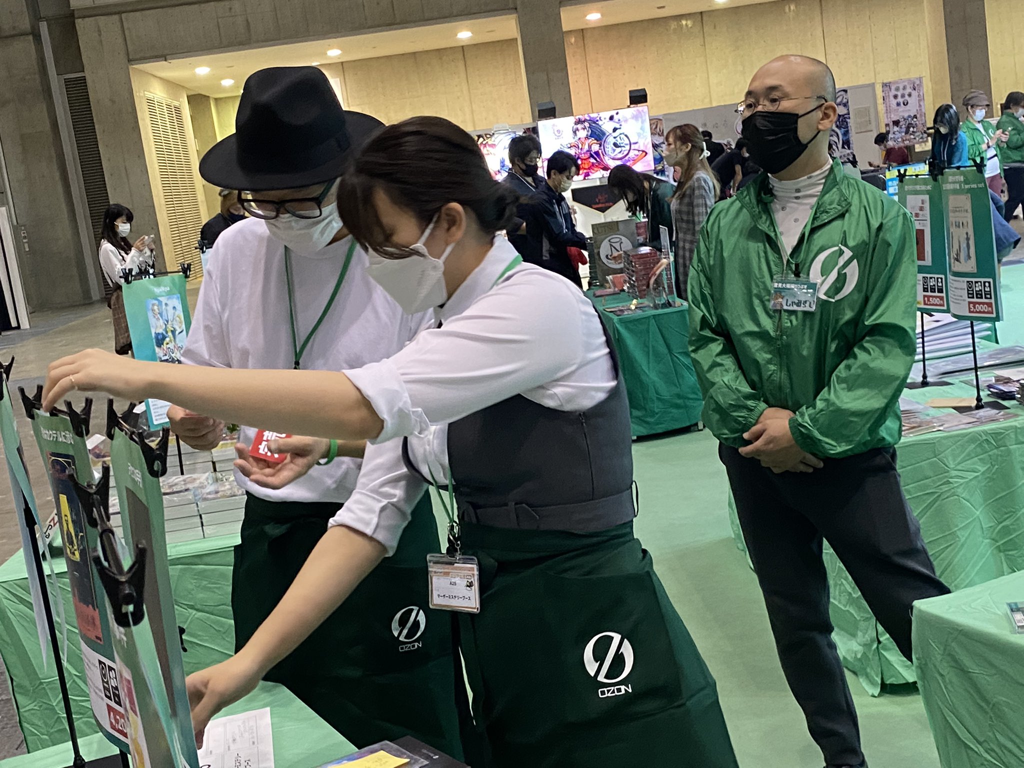 Studio OZON on Twitter: "今日も開場に向けて元気に設営中💪 また、コンシェルジュ間ではお預かりした同人作品の情報共有もしっかり行なっています！ 中身のコンポーネントが気 ...