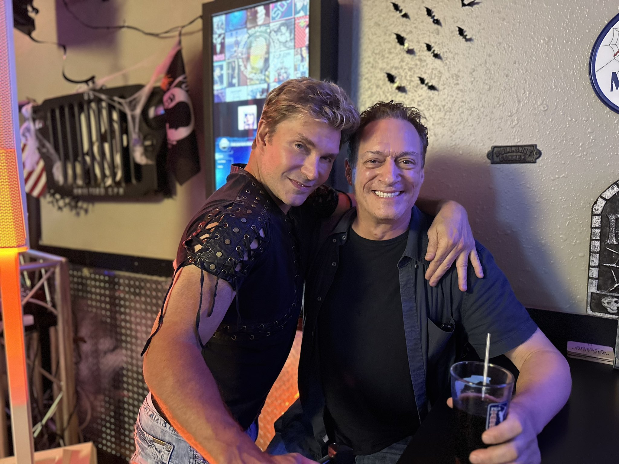 Chrissie Mayr🇺🇸 on Twitter: "🎶Love is in the air🎶 https://t.co/2GHO7FEj2y" / Twitter