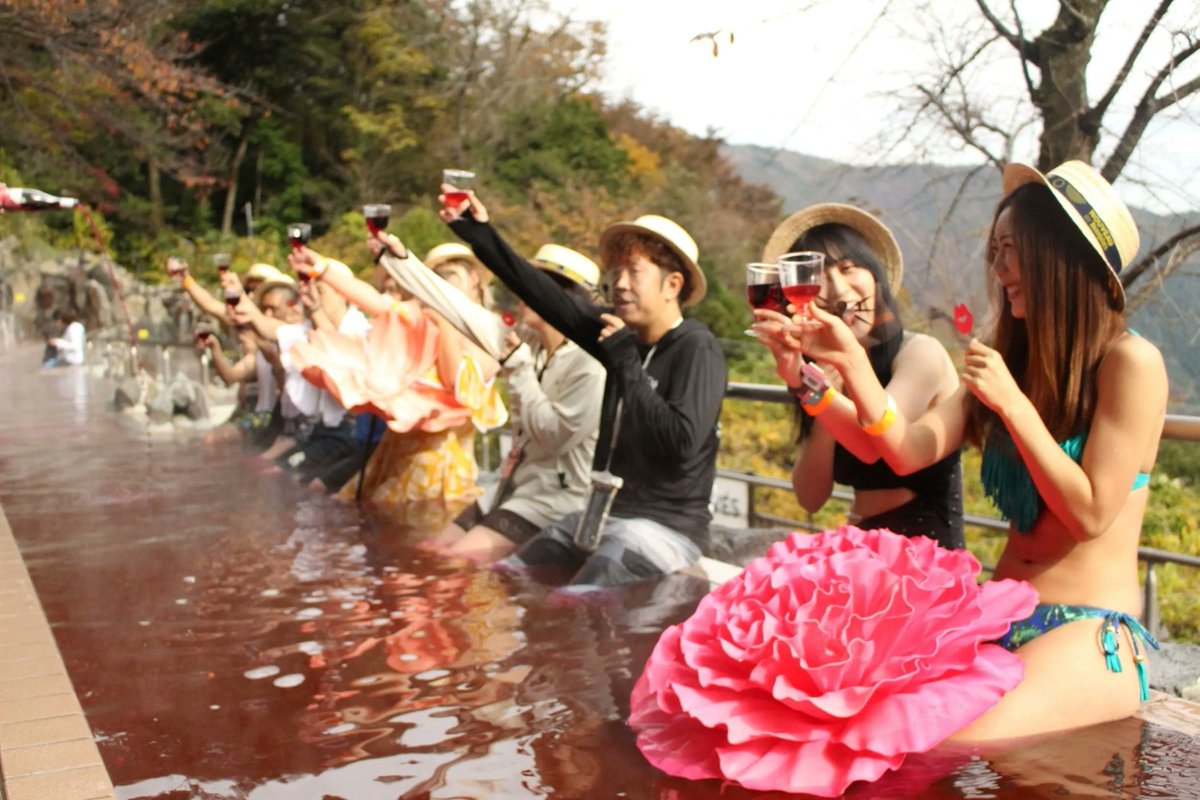 Mulboyne on Twitter: "The traditional shot of the Beaujolais Nouveau wine bath at Hakone ...
