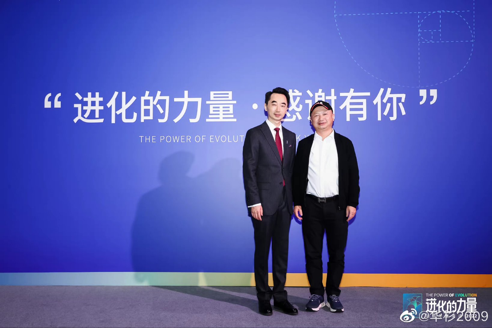 Sam Hua 华杉 On Twitter 下午现场听刘润年度演讲,专专心心听了4个小时。我看网上有280万人看直播,厉害!年度演讲是中国的商业时尚。我也搞年度演讲,放在12月16日 华