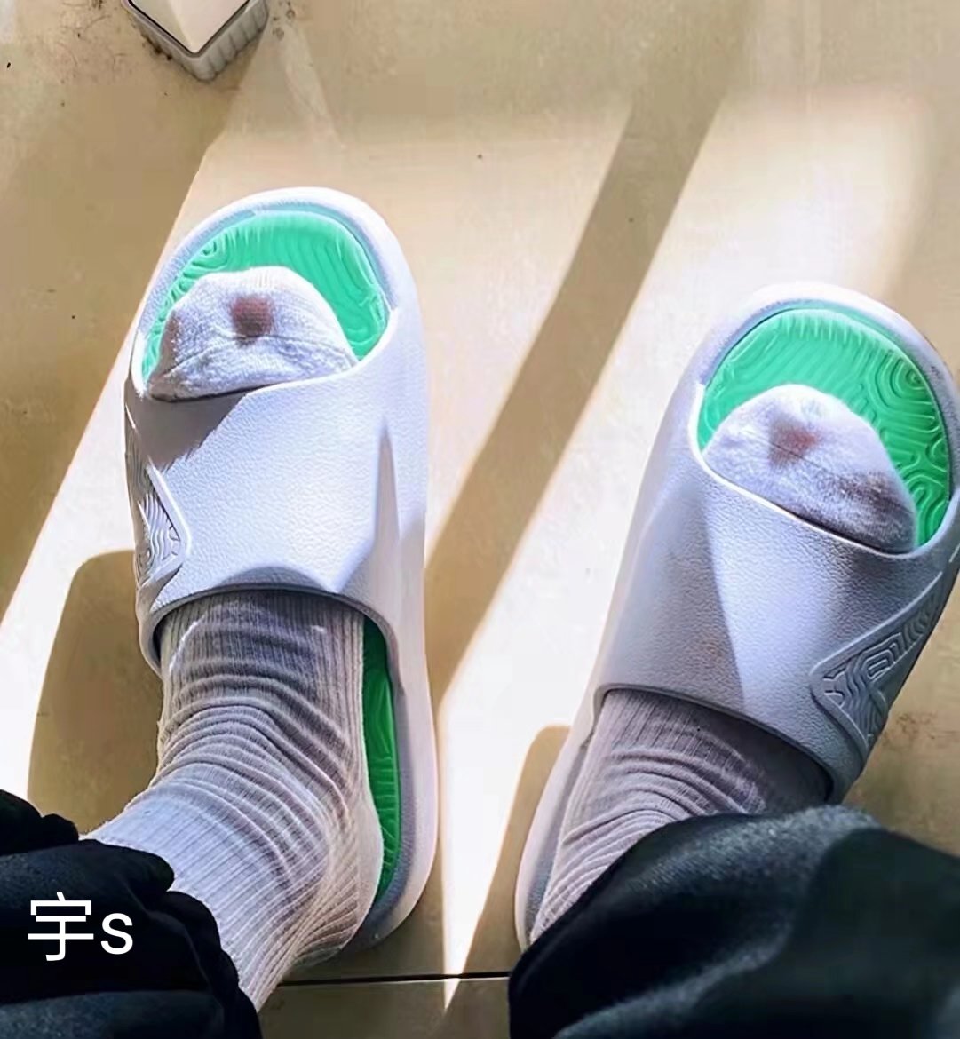 宇s On Twitter 两张照片又有多少狗在屏幕前开始射精🤑幻想自己钻进你爹的鞋里大口大口的吸着,开始无限的崇拜你爹吧,天天摩拜你爹,只配活在你爹脚下的废物阳痿狗🧦🐶🐶 傻逼 狗奴