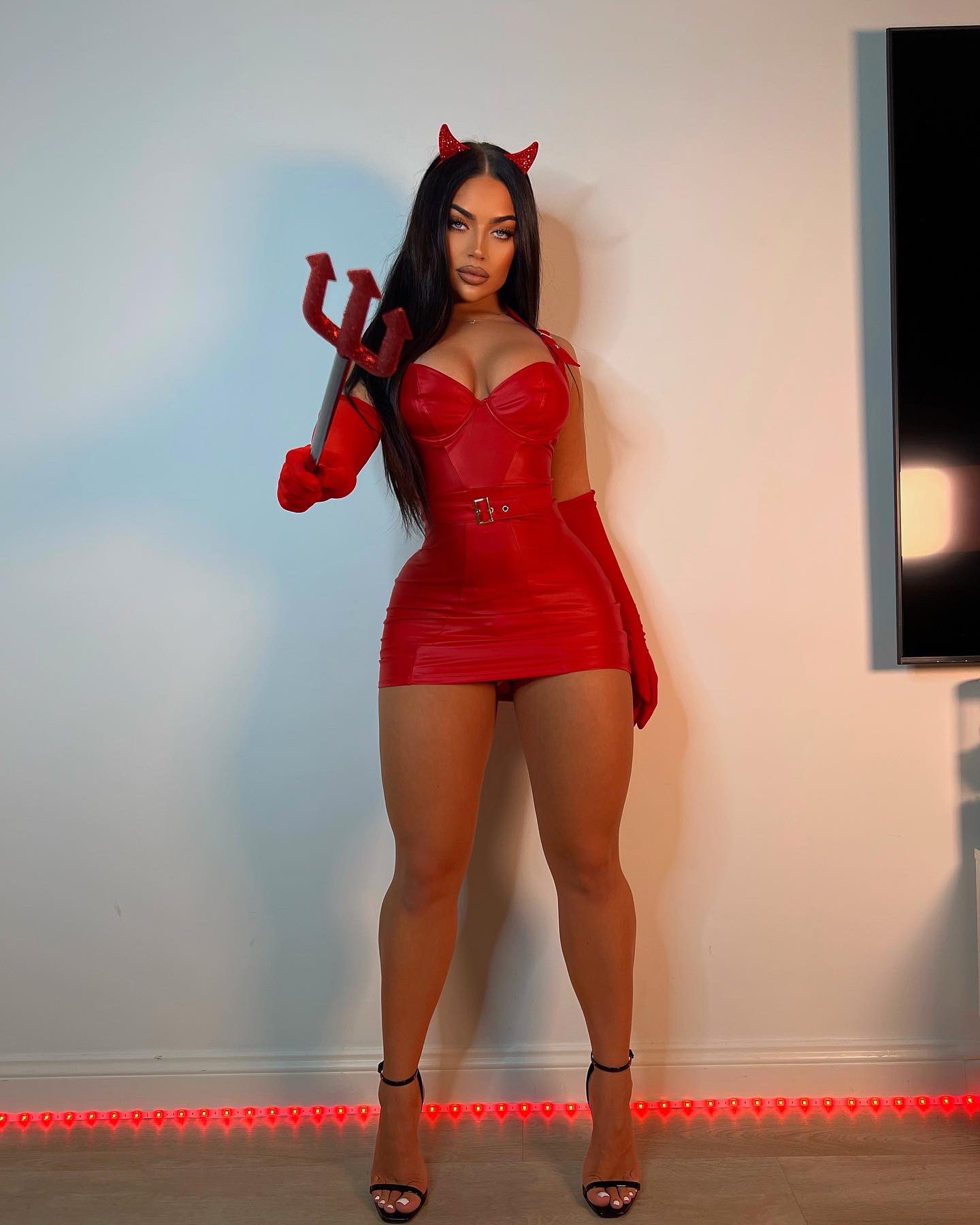 Kate Sharp on Twitter: "Speaking of the devil 😈 https://t.co/LVsmnjtkYA" / Twitter