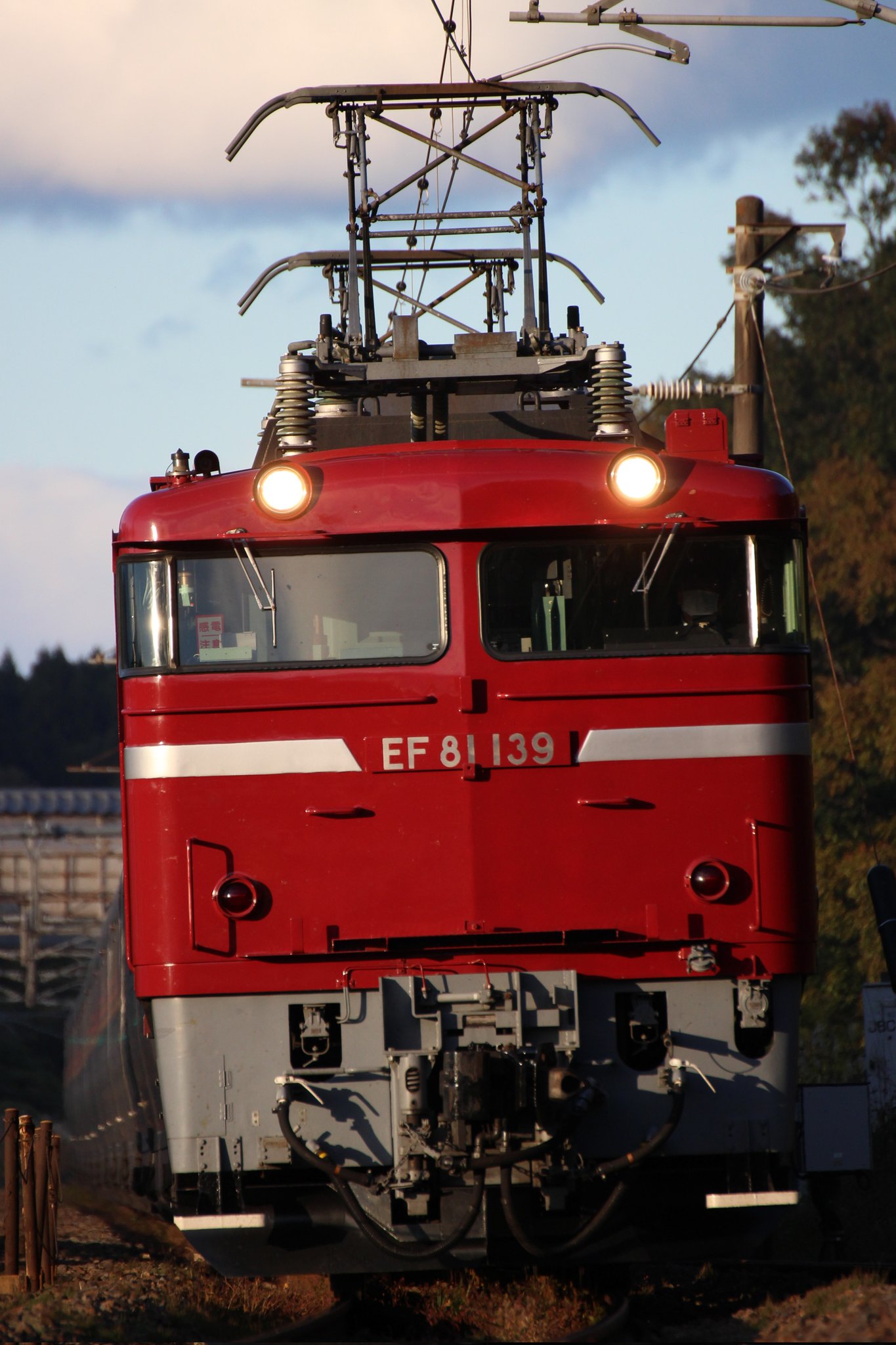 ブラックマスク on Twitter: "2022/10/30 回9110レ EF81 139+E26系12B カシオペア紀行返却回送 https://t.co/rZNjF6hpNp ...