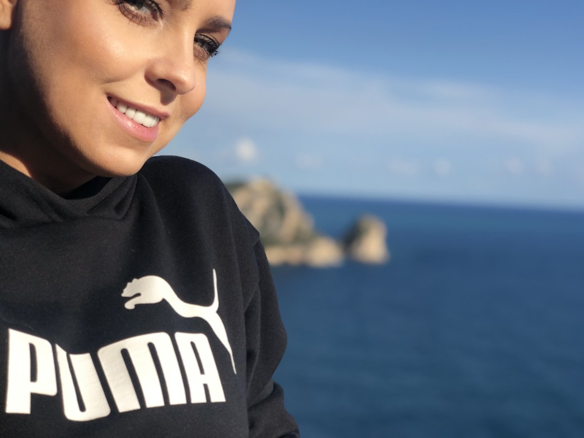 Ewa Sonnet On Twitter Do You Think This Sweatshirt Fits Me Well 🙂 Or