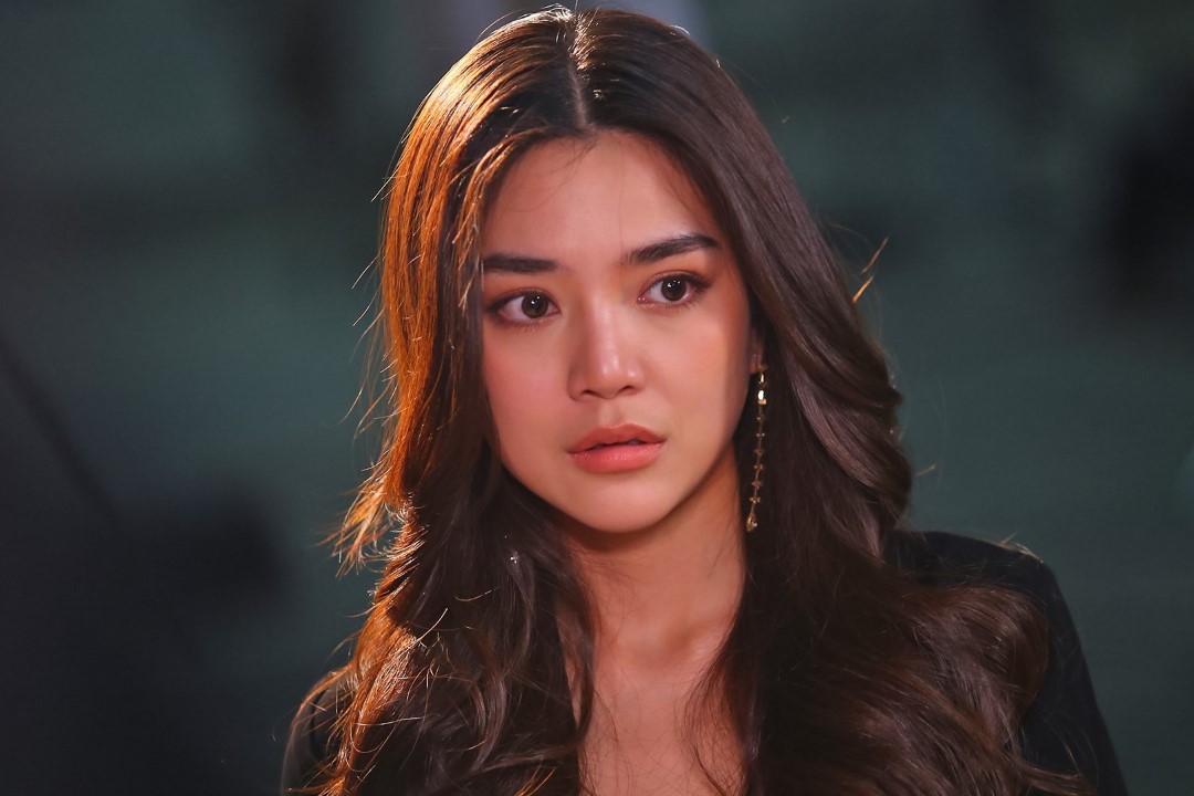 Ch3Thailand on Twitter: "🎬 #สายลับลิปกลอสep3 ฝน ตามหา ธีรภัทร ส่งหลักฐานชิ้นสำคัญ 📍 https ...