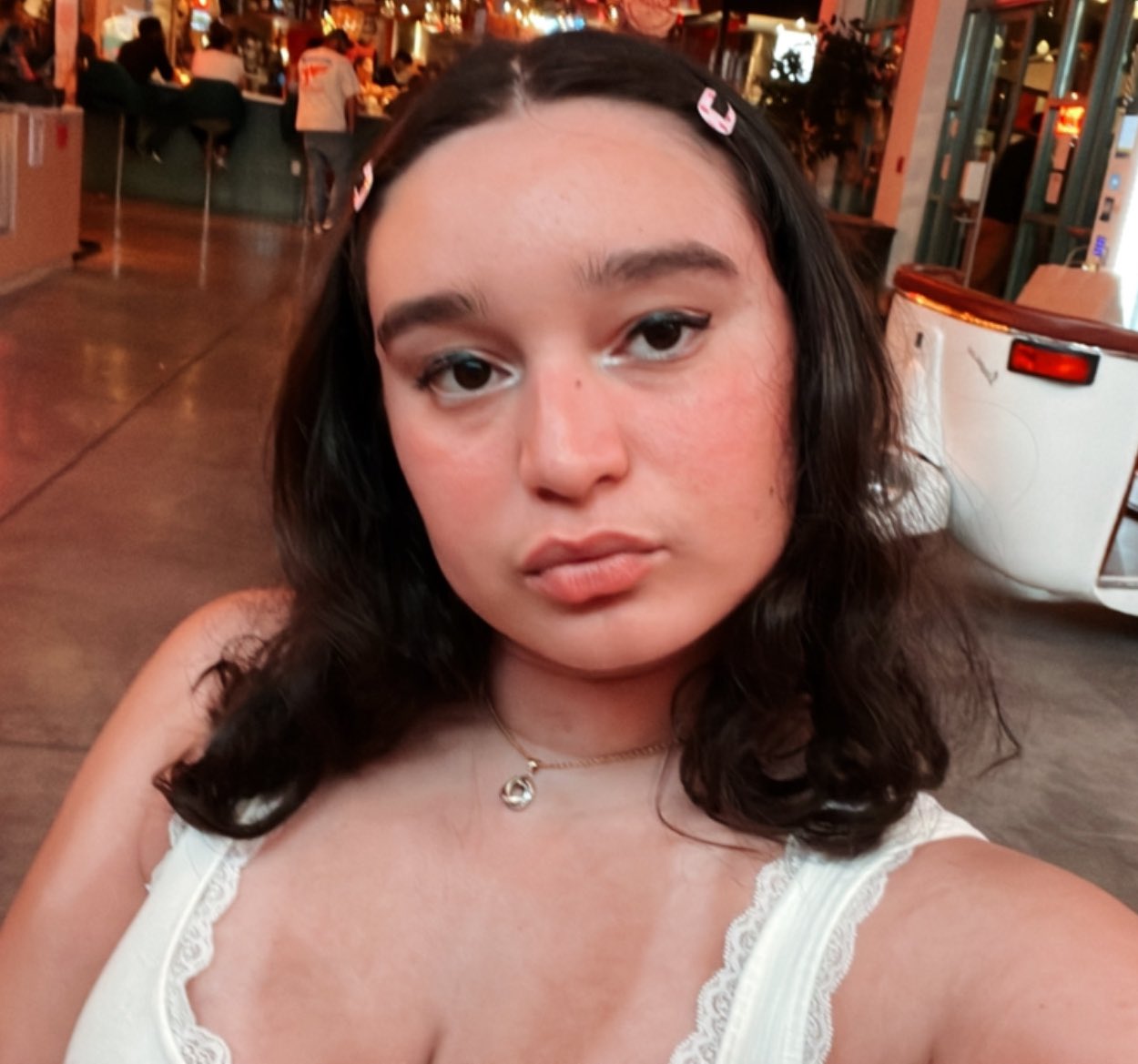Izzy 💗 on Twitter: "As promised here’s my face reveal! 💗💗 I really love myself and who I am so I ...