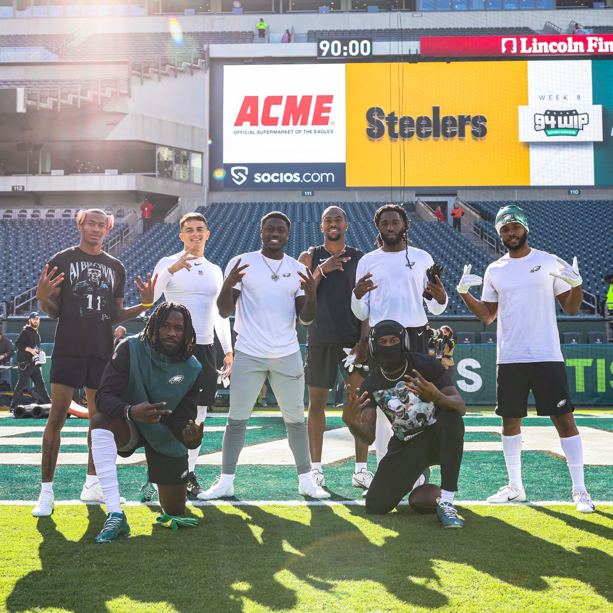 Philadelphia Eagles on Twitter: "Them boys fly, lettin' it fly. #PITvsPHI | #FlyEaglesFly https ...