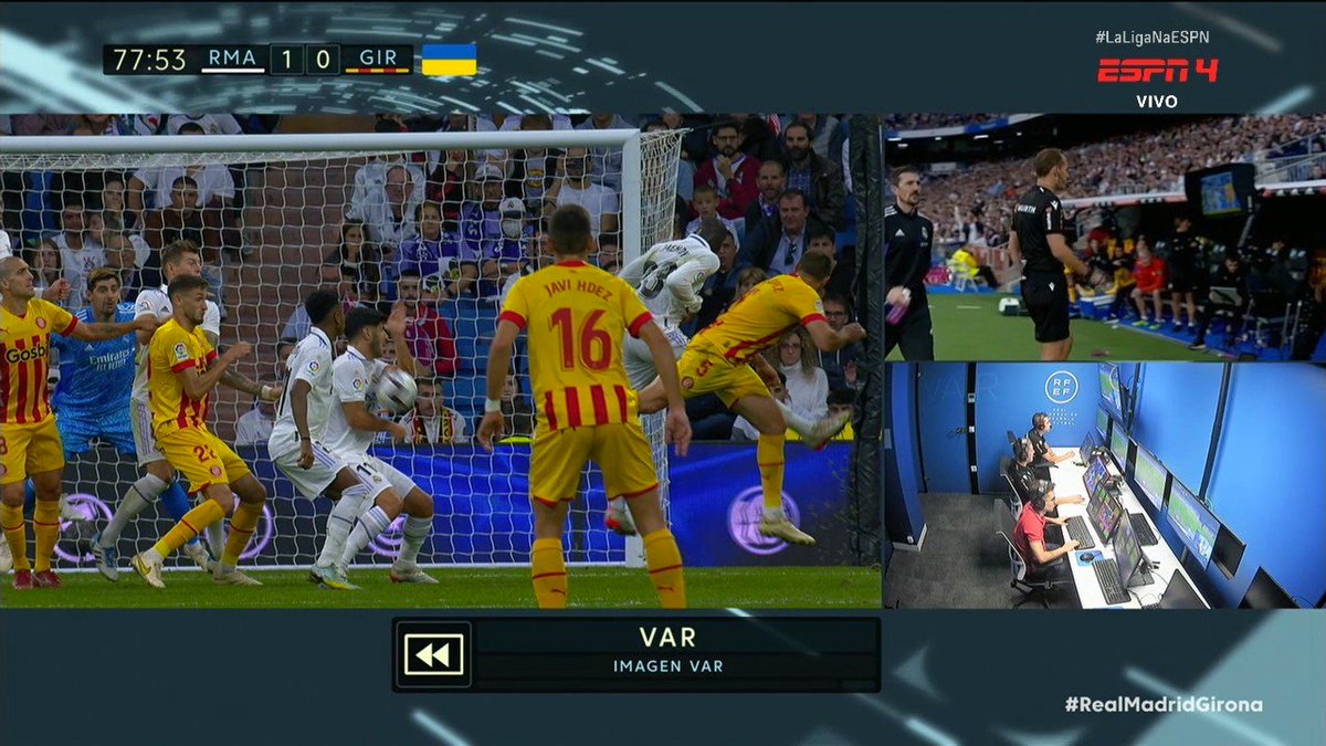 ⚽ on Twitter: "Juizão foi olhar o VAR e deu pênalti contra o Real Madrid por esse toque de mão ...