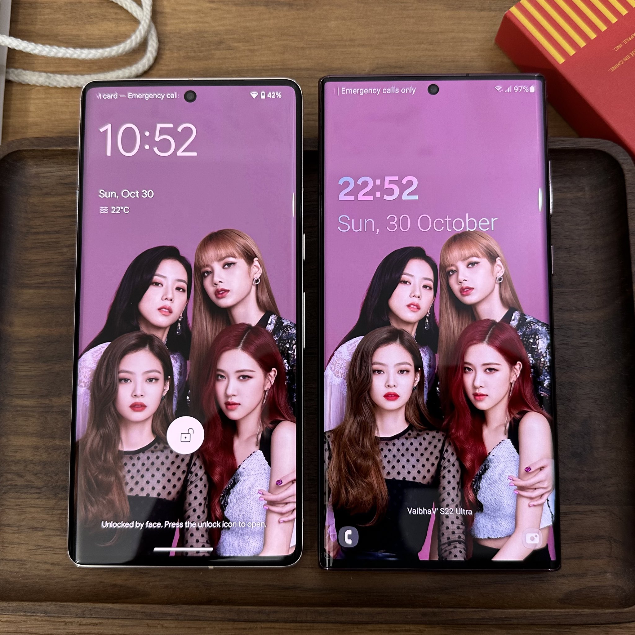 TechDroider on Twitter: "Google Pixel Android 13 vs Samsung OneUI 5.0 - Lock Screen UI https://t ...