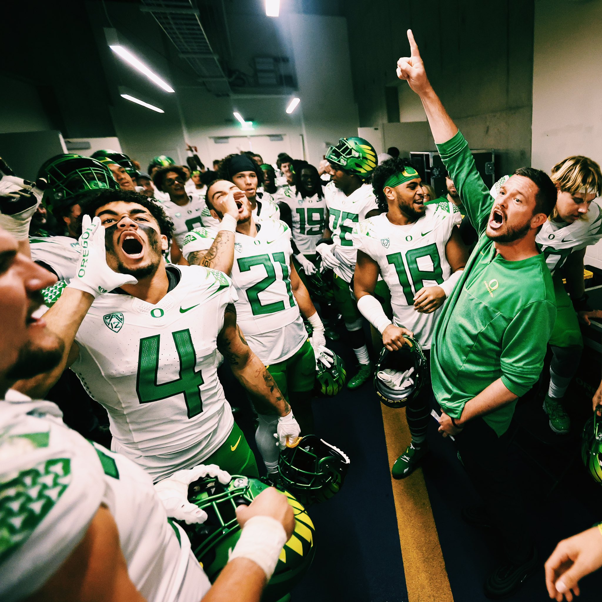 Oregon Football on Twitter: "🗣 Road 𝓦 Let's keep it rolling. #GoDucks https://t.co/vYxrNxrKiz ...