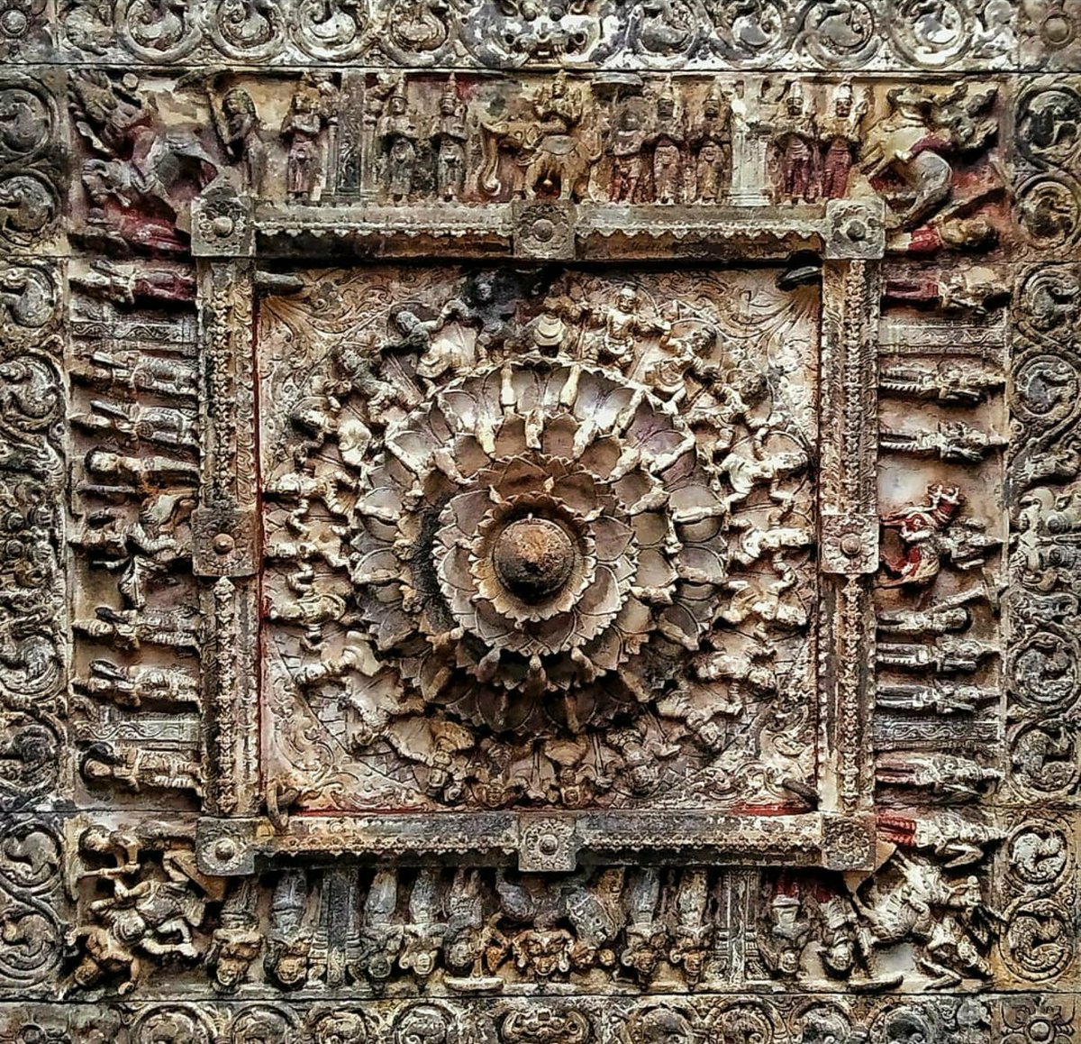 10 beautiful ceilings of ancient temples of India, such intricate ...
