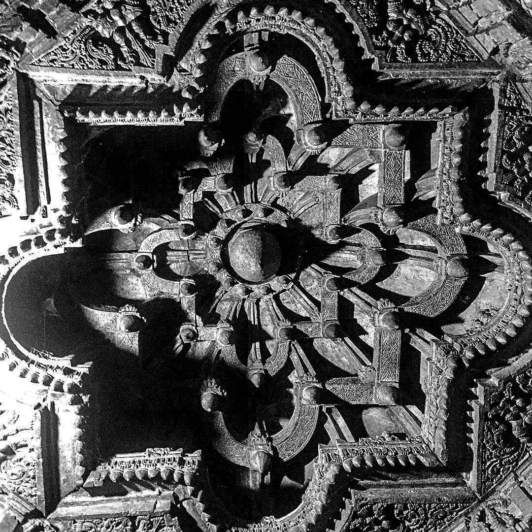 10 beautiful ceilings of ancient temples of India, such intricate ...