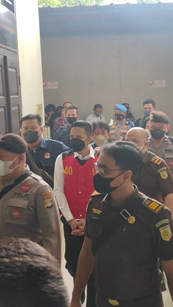Mazzini On Twitter Rt Eradotid Bharada E Tiba Di Pn Jakarta Selatan