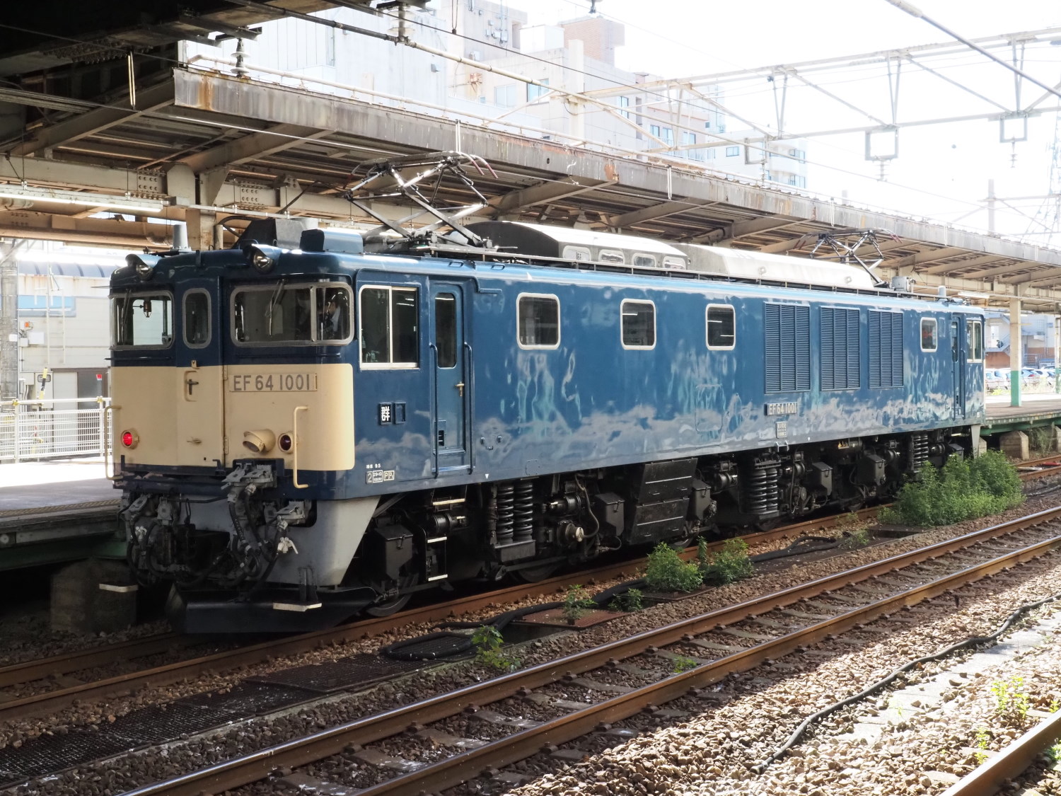 クロテツ007 on Twitter: "10月31日(月)、ぐんま車両センターのEF64-1001が長岡から高崎へ。長岡駅4番線。 10:04頃にｷﾊ110-229が回送表示で3番線着、10 ...