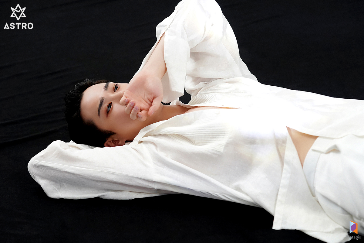 ASTRO Philippines on Twitter: "[📷] FANTAGIO NAVER 221014 ASTRO Moon Bin Cosmopolitan Korea ...