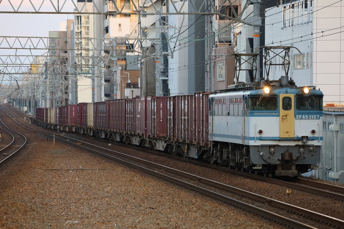 昔 鉄ちゃん on Twitter: "2022.10.31、75レ EF65 2127(新)+コキ、久々にカラシを撮影できましたが、夕暮れで限界ですね。16:50さくら夙川を定通"