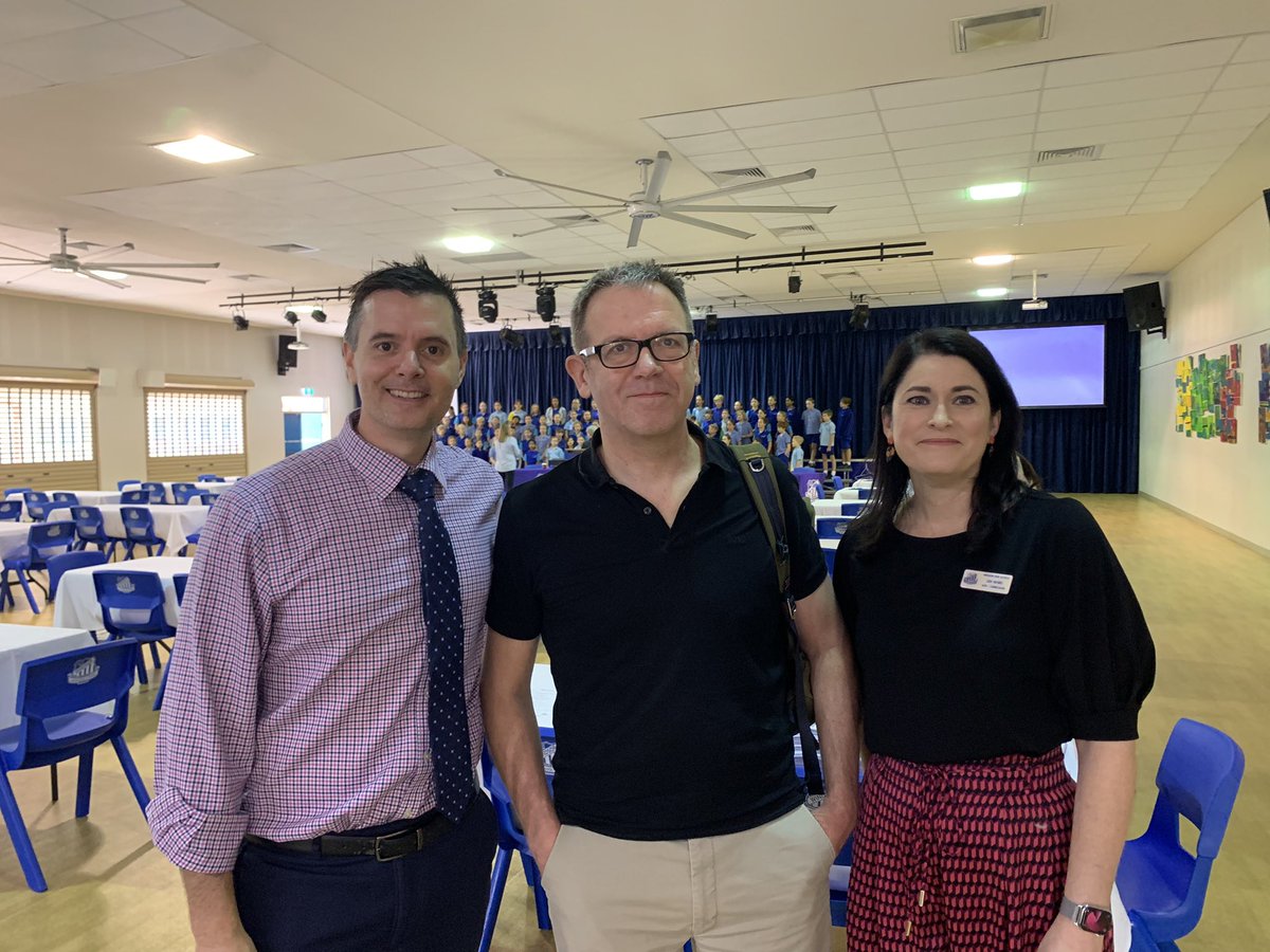 Tom Sherrington on Twitter: "RT @SimonBreakspear: And we are off! @teacherhead kicking off our # ...