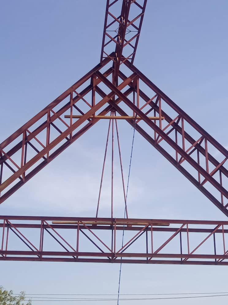 Construction : Ongoing installation of pipe bracing and connecting ...