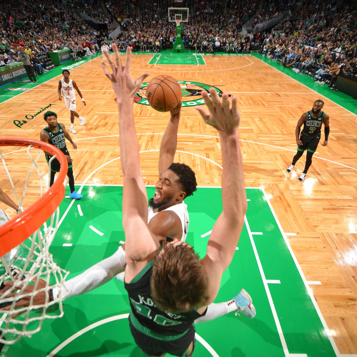 NBA on Twitter: "Luka's no-looker. Spida's jam. Murray's dime. DSJ's clutch play. Become an NBA ...