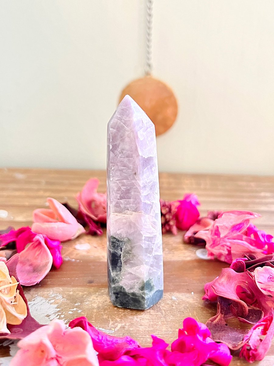 akasha👾 on Twitter: "RT @Annabtlouise: CRYSTALS CRYSTALS COME AND GET YOUR CRYSTALS🤩🤩 here are ...