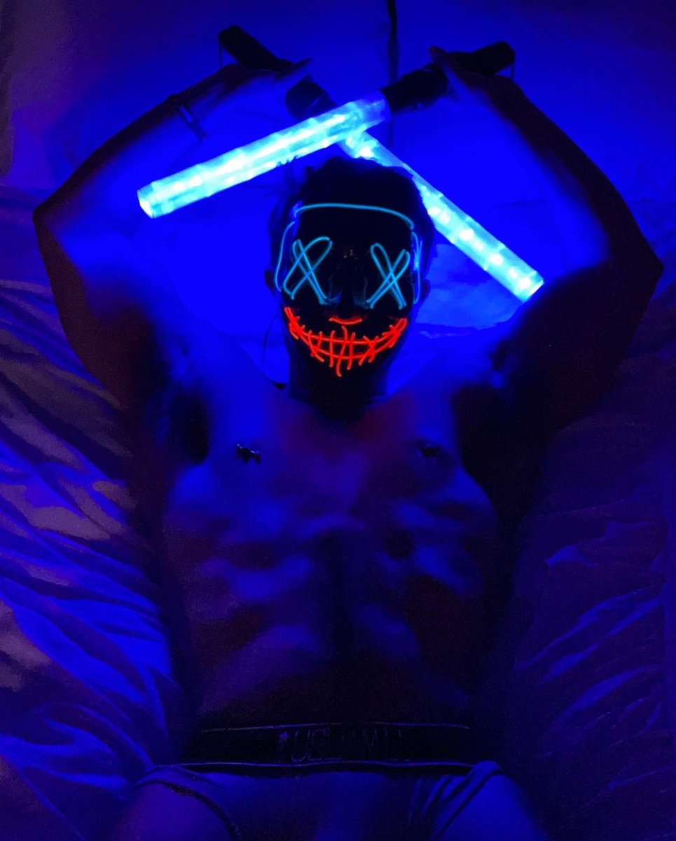 Daniel Osgood 🇺🇸🇭🇳 on Twitter: "🎃🔥"