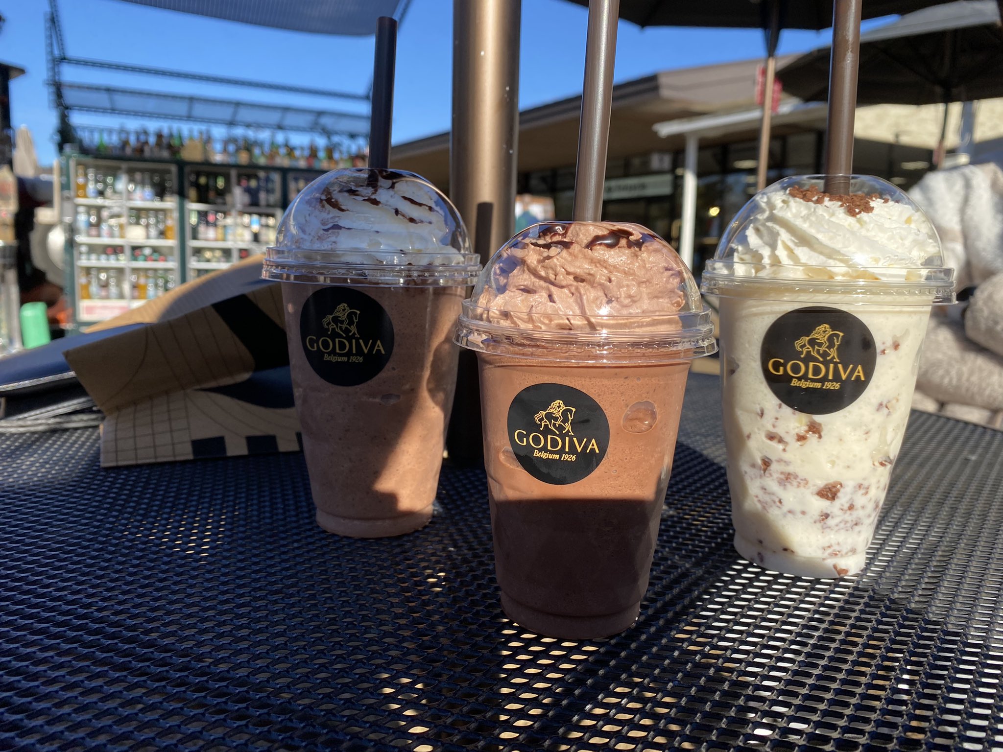 七尾 on Twitter: "これは軽井沢アウトレットで開幕した男気ジャンケンで奢らされたGODIVA https://t.co/Rx21XQ1o5z" / Twitter