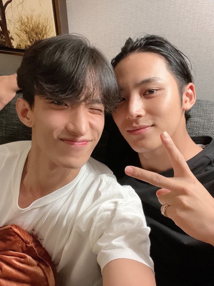 📂 on Twitter: "thread of mingyu & dokyeom viral videos here on twitter #MAMAVOTE #seventeen ...