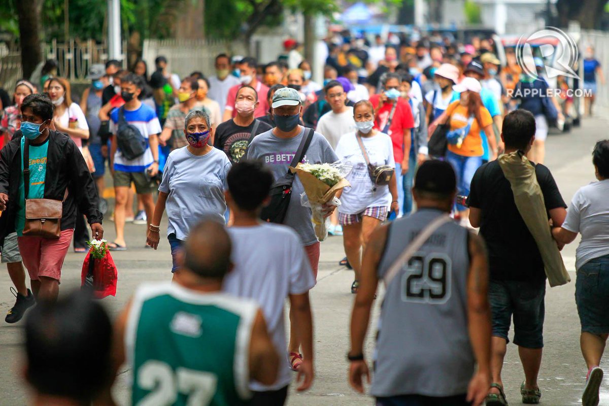Filipinos start to flock inside the Manila North Cemetery to visit ...