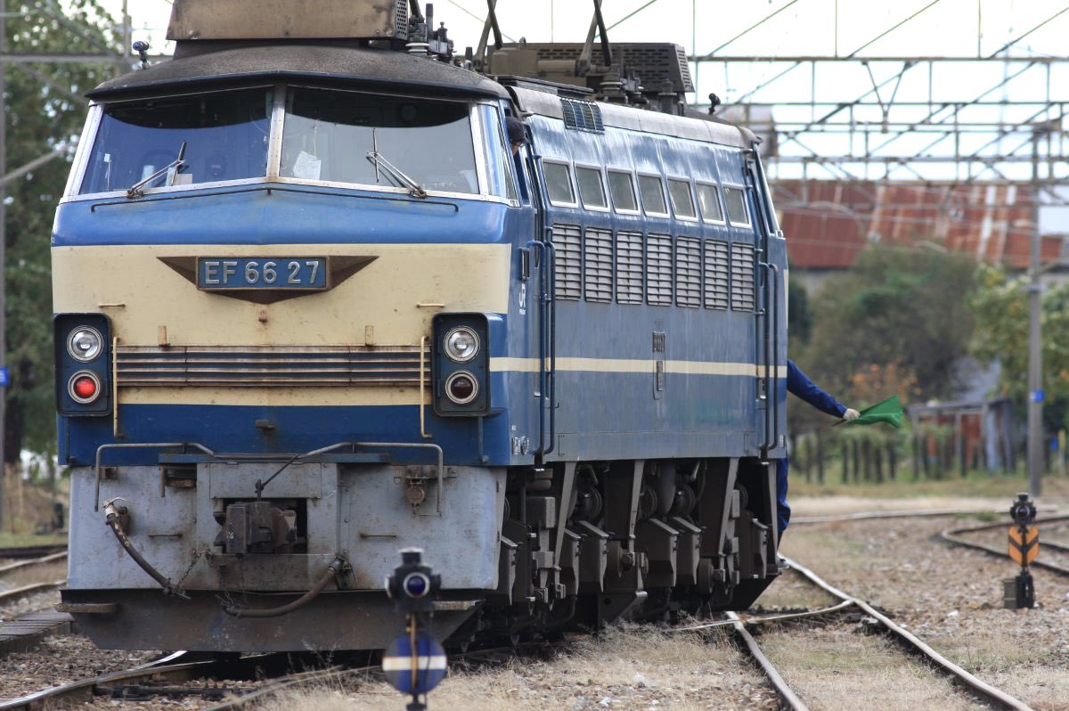 dachs⭐️ on Twitter: "入換作業中のEF66 27号機 2010. 11. 10 美濃赤坂 #EF6627 https://t.co/VpEmX8yVCv" / Twitter