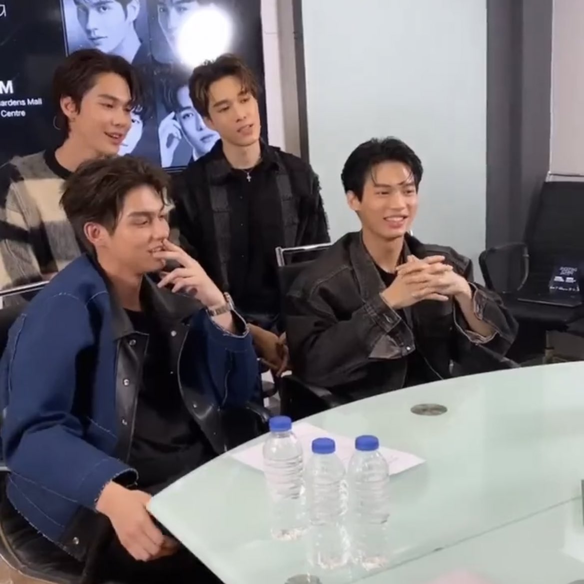 on Twitter: "同一天 #ไบร์ทวิน #bbrightvc #winmetawin https://t.co/EqQPMk8JrJ" / Twitter