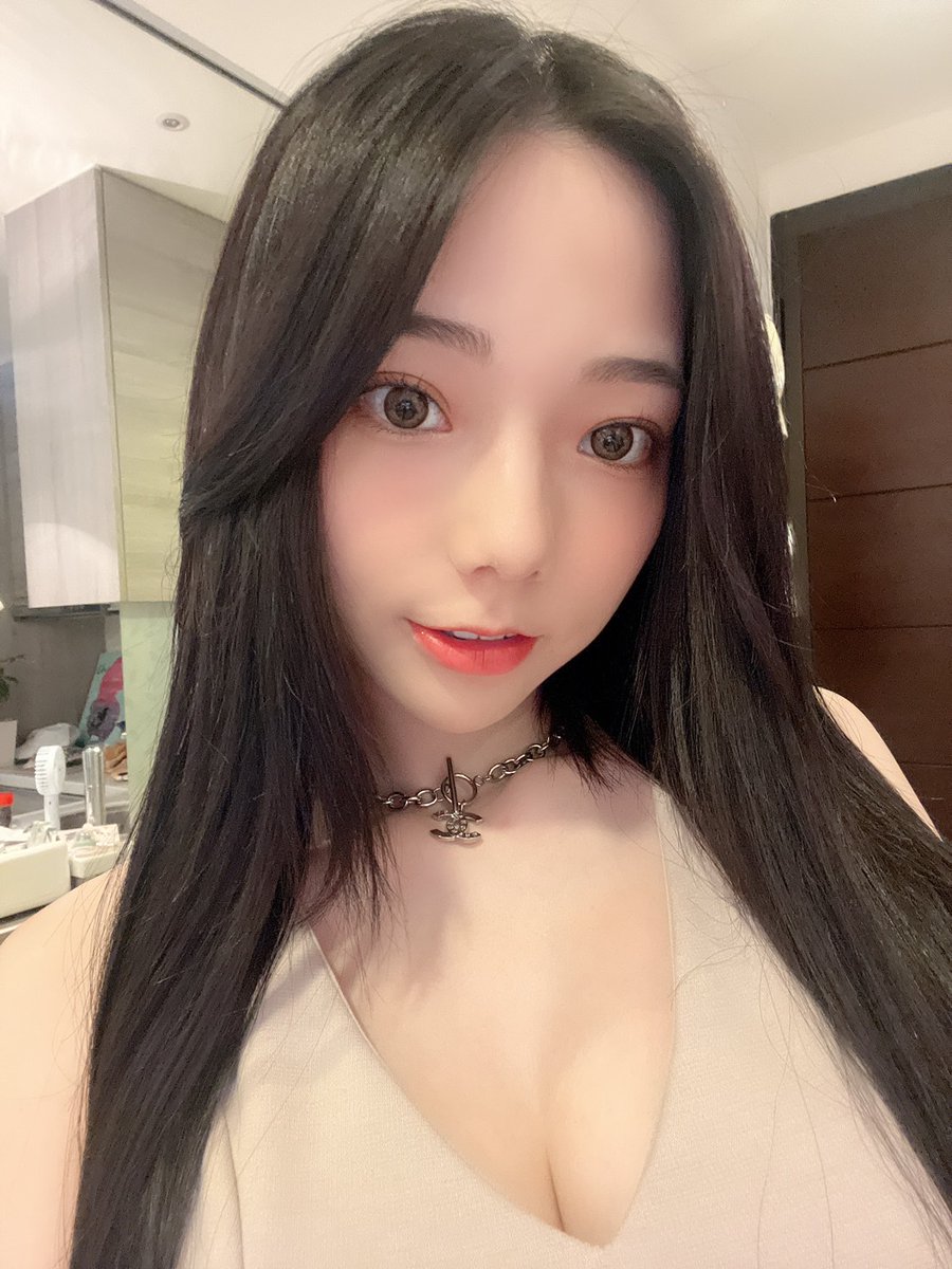 不知不覺就11月了 也快要過年了突然有感而發 謝謝啾娃寶寶們的支持與鼓勵🎀 我們一起走下去~💪💪 今晚 JKF 九點開播 啾娃寶們大家JKF晚上見~💪 【JKF直播】https://t.co ...