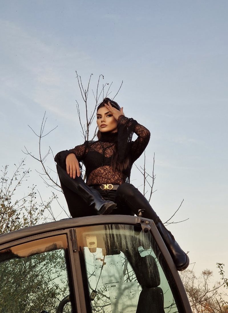 Goddess Lady Vamp 👑 Switzerland on Twitter: "Perfect weather to destroy you in public #femdom # ...