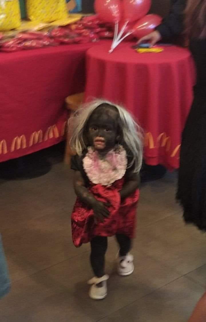 mark geronimo on Twitter: "aling vicky yung anak niyo po nahulog sa kanal https://t.co ...