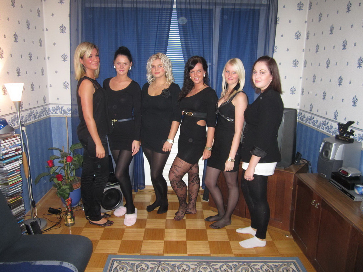 Amateur Pantyhose On Twitter Girlfriends Posing In Pantyhose