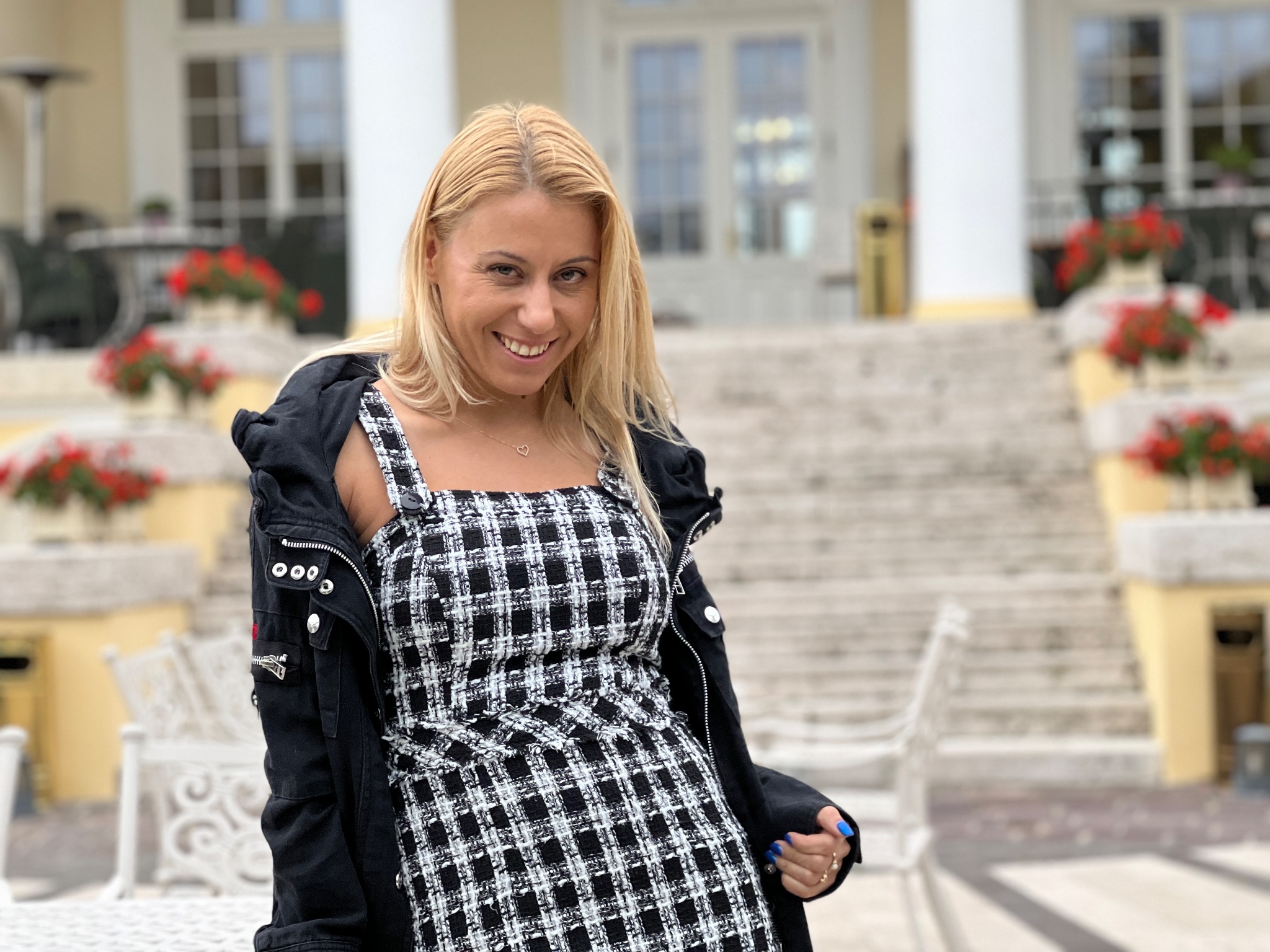 TW Pornstars - 1 pic. Princess Nikki. Twitter. Food was average, but ...