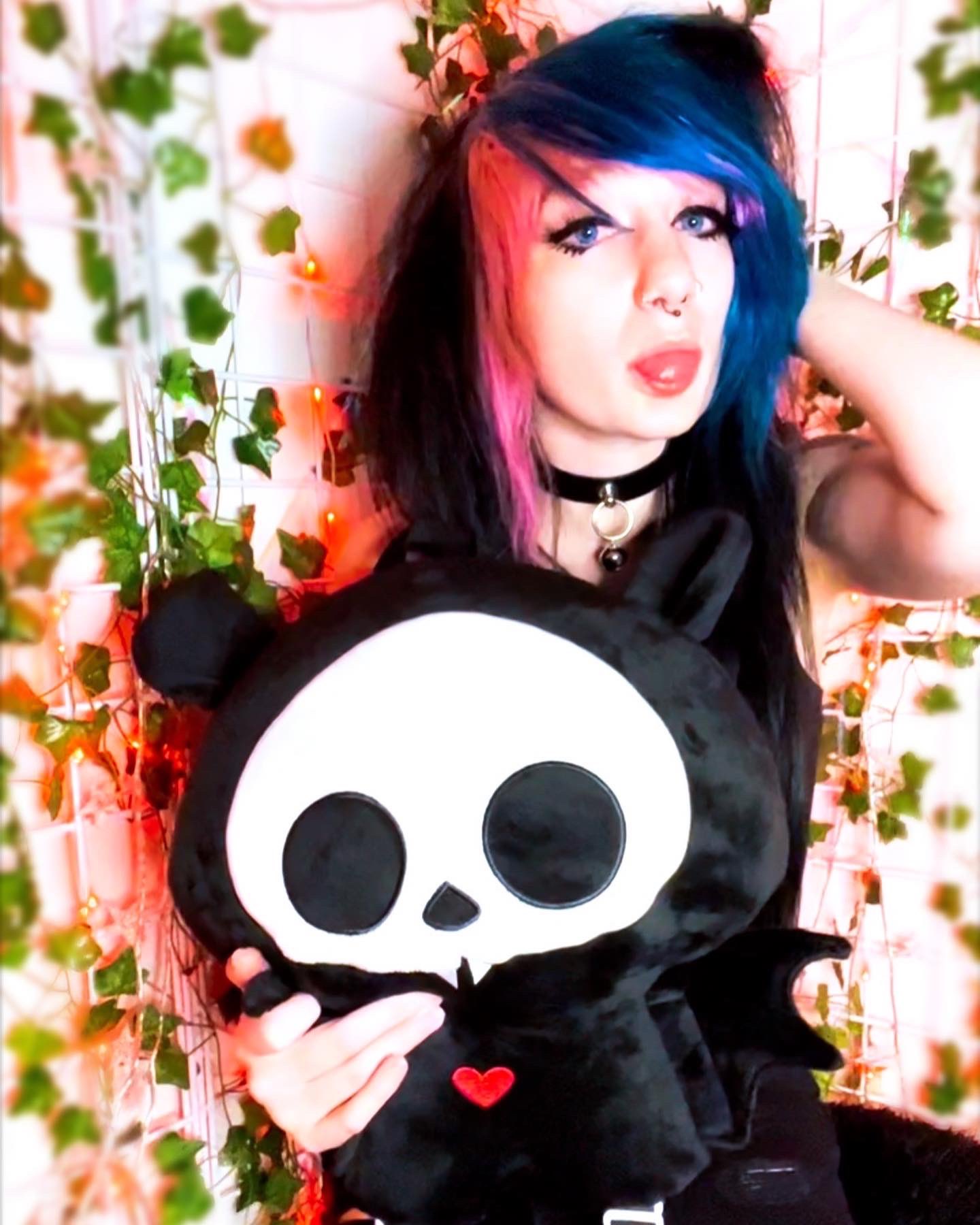 🖤 𝕂𝕒𝕪𝕝𝕒 🖤 on Twitter: "If your bag isn’t also a giant plushie, are you really living life to the ...