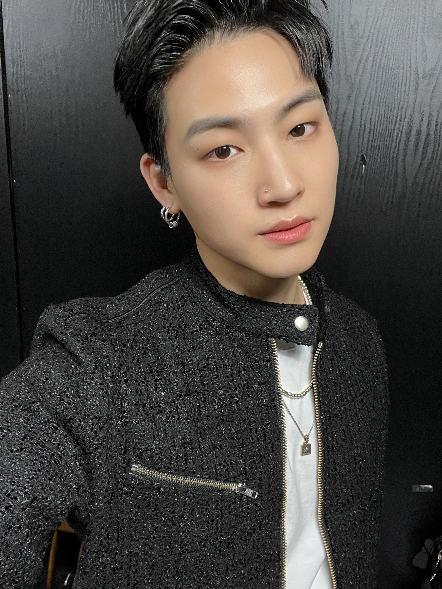 Revista KoreaIN on Twitter: "THREAD | Looks do JAY B na Tape Press Pause Tour Além de bonito e ...